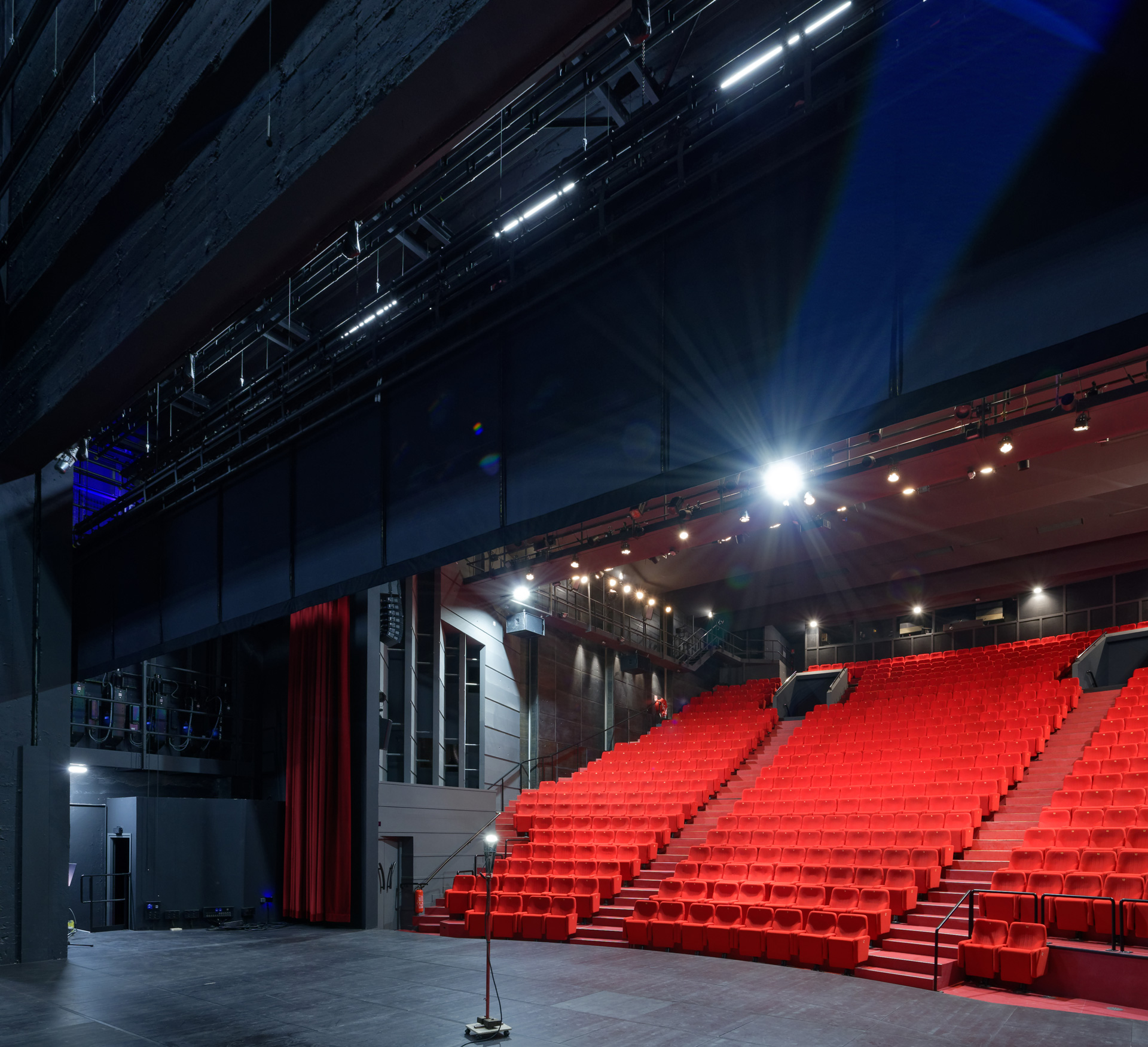 Découvrez le projet Théâtre Jean Vilar, Suresnes - MECASCENIC